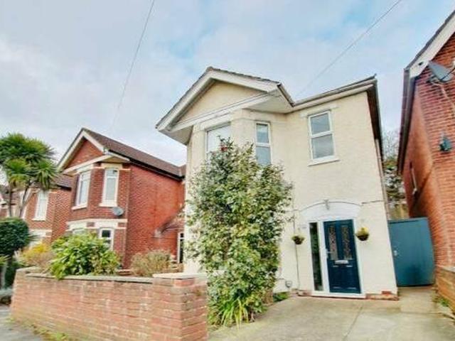 4 bedroom detached house for sale in Edwardian House Parking Impressive Kitchen SO18