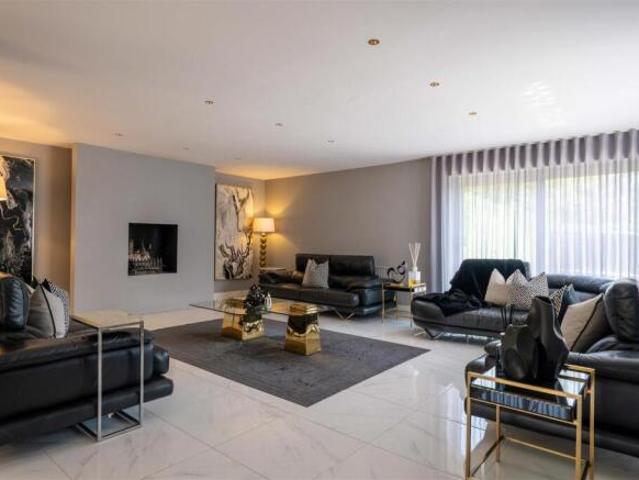 4 bedroom detached house for sale in Edgemont Road, Northampton, NN3