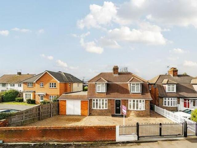 4 Bedroom Detached House For Sale In Edgware