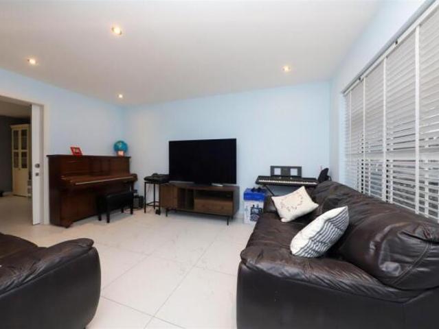 4 bedroom detached house for sale in Edinburgh Close, Ickenham, UB10