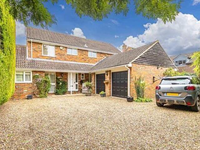 4 Bedroom Detached House For Sale In Edlesborough, Buckinghamshire