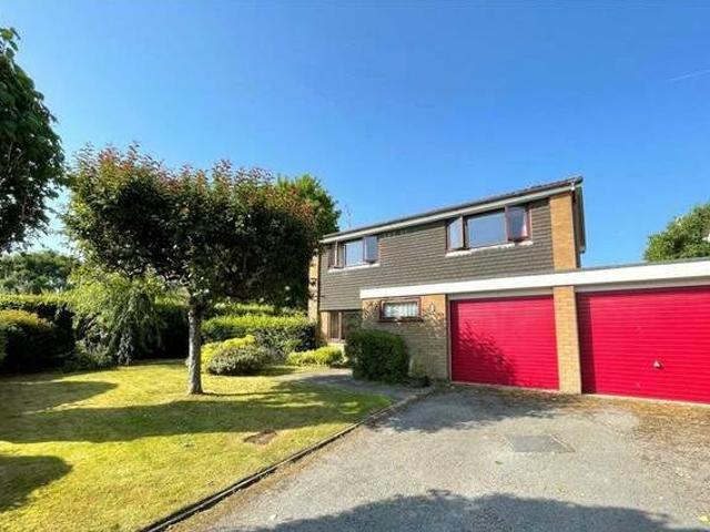 4 bedroom detached house for sale in Elizabeth Crescent Queens Park Chester CH4