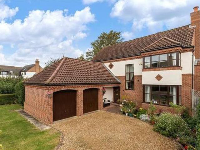 4 bedroom detached house for sale in Elizabeth Drive Hartford Huntingdon Cambridgeshire PE29 PE