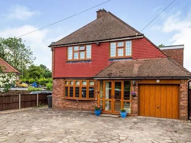 4 bedroom detached house for sale in Ellingham Road Hemel Hempstead HP2