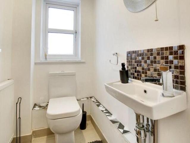4 bedroom detached house for sale in Elliot Close, Oadby, LE2