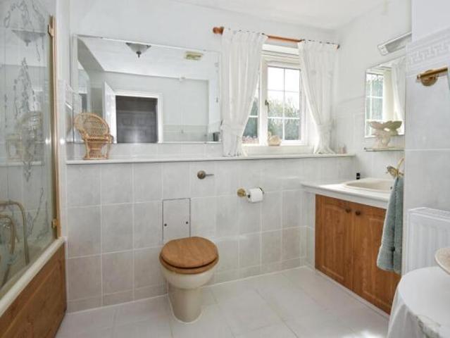 4 bedroom detached house for sale in Elm Gardens, West End, Hampshire, SO30