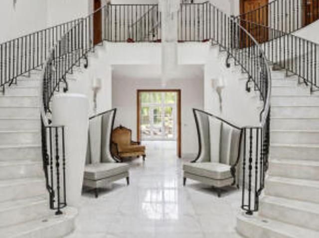 4 bedroom detached house for sale in Elm Walk, Orpington, BR6