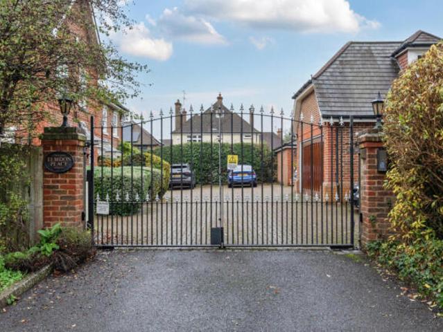 4 bedroom detached house for sale in Elmdon Place, Guildford, GU1