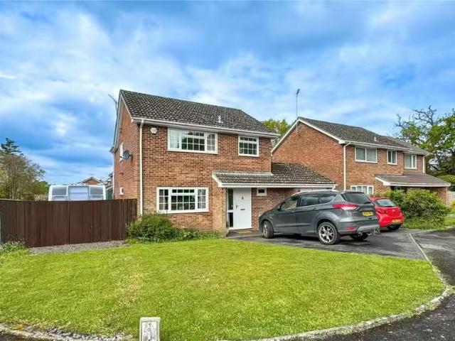 4 bedroom detached house for sale in Elmers Way, Bransgore, Ch.