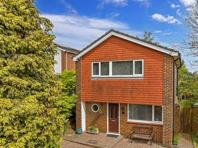 4 Bedroom Detached House For Sale In Epsom Downs