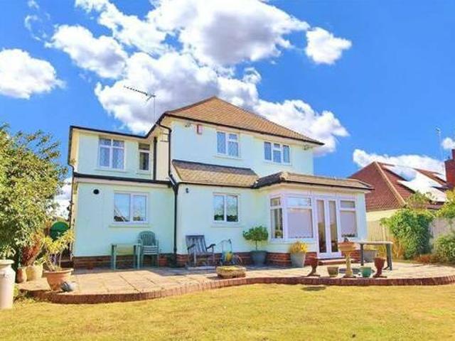 4 bedroom detached house for sale in Eton Road FrintonOnSea CO13