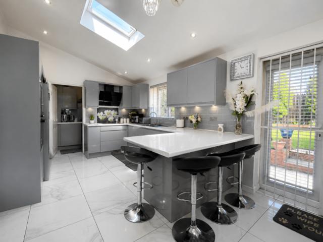 4 bedroom detached house for sale in Everside Drive, Manchester, M8 8ES, M8