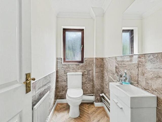 4 bedroom detached house for sale in Excelsior Gardens, Northampton, Northamptonshire, NN5