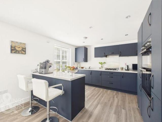 4 bedroom detached house for sale in Foulser Close, Old Catton, Norwich, NR6