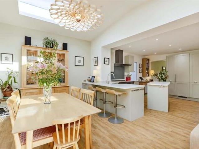 4 bedroom detached house for sale in Fourth Avenue, Worthing, BN14