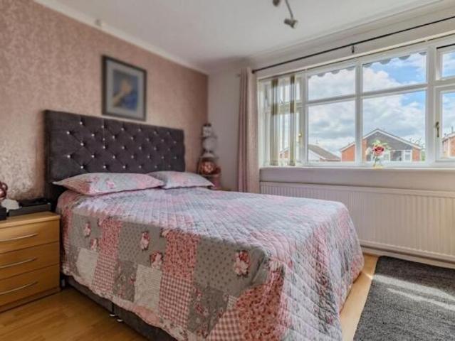 4 bedroom detached house for sale in Foxcroft Close, Leicester, LE3