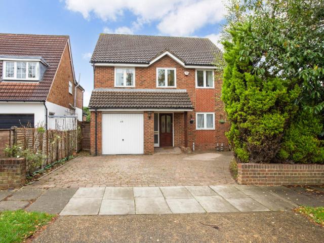 4 bedroom detached house for sale in Foxcroft, St. Albans, AL1