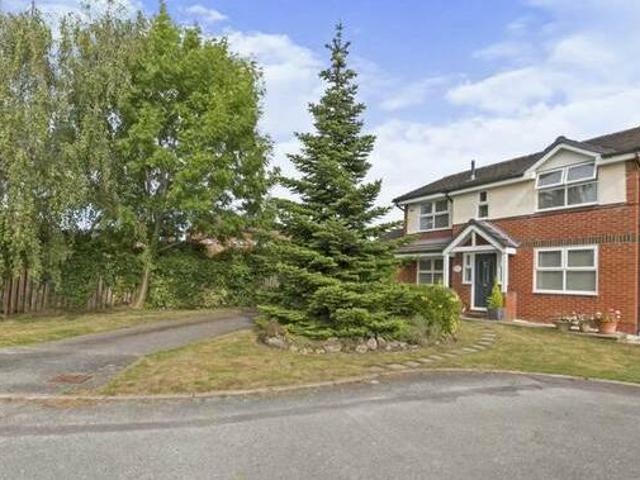 4 bedroom detached house for sale in Foxglove Close Crewe CW2