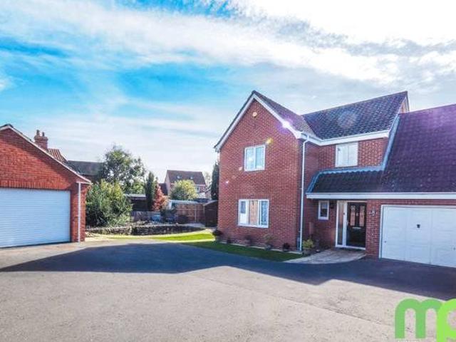 4 bedroom detached house for sale in Folly Road Wymondham Norfolk NR18