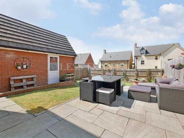 4 bedroom detached house for sale in Folly Way NN2