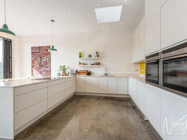 4 bedroom detached house for sale in Fordington Road, Fulflood, SO22