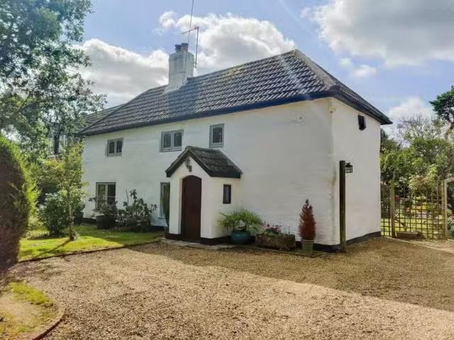 4 bedroom detached house for sale in Forest Road, Bransgore, C.