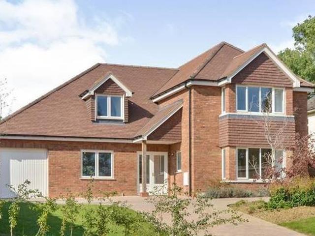 4 bedroom detached house for sale in Forest Road Hanslope Milton Keynes MK19