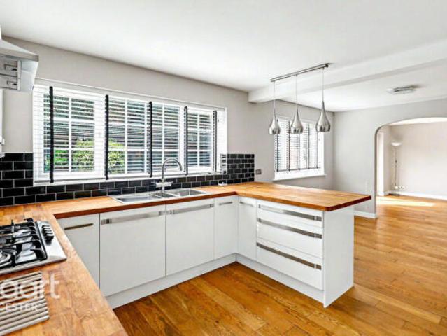 4 bedroom detached house for sale in Foresters Close, Leicester, LE3