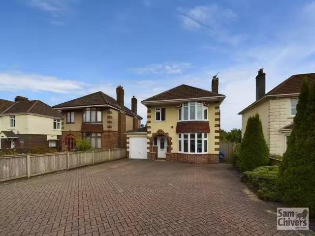 4 bedroom detached house for sale in Fosseway, Westfield, BA3