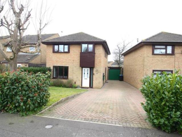4 bedroom detached house for sale in Favell Drive, Furzton, Milton Keynes, MK4