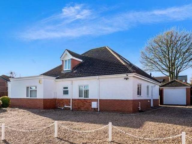 4 bedroom detached house for sale in FairviewLincoln Road Horncastle LN9 5AW LN9
