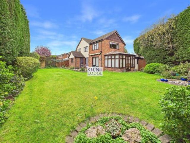 4 bedroom detached house for sale in Falcon Way, Chelmsford, CM2