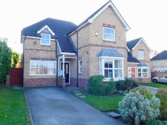 4 bedroom detached house for sale in Far Crook Bradford BD10 BD10