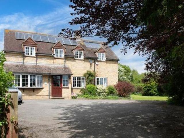 4 Bedroom Detached House For Sale In Farmoor