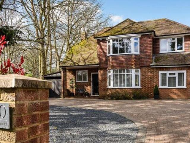 4 Bedroom Detached House For Sale In Farnborough