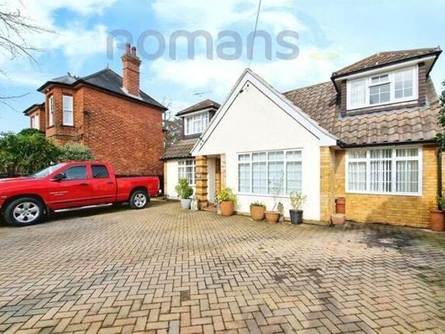 4 Bedroom Detached House For Sale In Farnborough