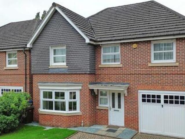 4 Bedroom Detached House For Sale In Farnborough
