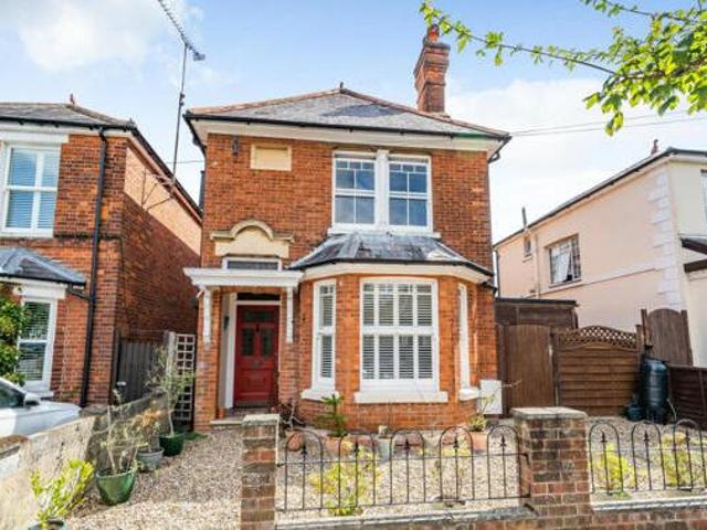 4 Bedroom Detached House For Sale In Farnborough