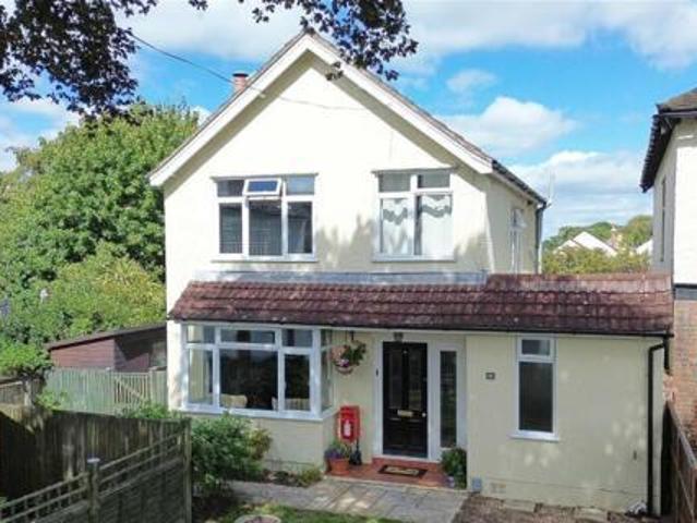 4 Bedroom Detached House For Sale In Farnborough