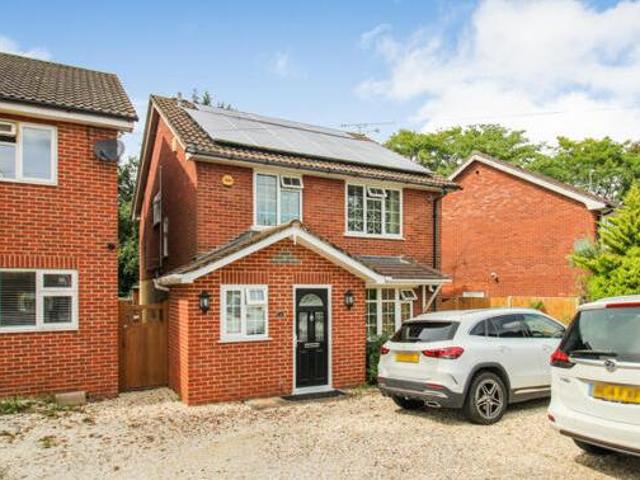 4 Bedroom Detached House For Sale In Farnborough
