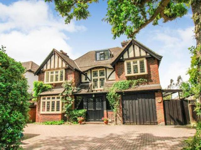 4 Bedroom Detached House For Sale In Farnborough