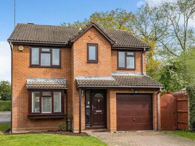 4 Bedroom Detached House For Sale In Farnborough