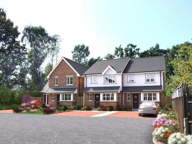 4 Bedroom Detached House For Sale In Farnborough, Hampshire