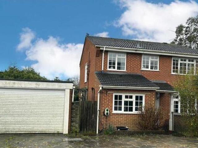 4 Bedroom Detached House For Sale In Farnham