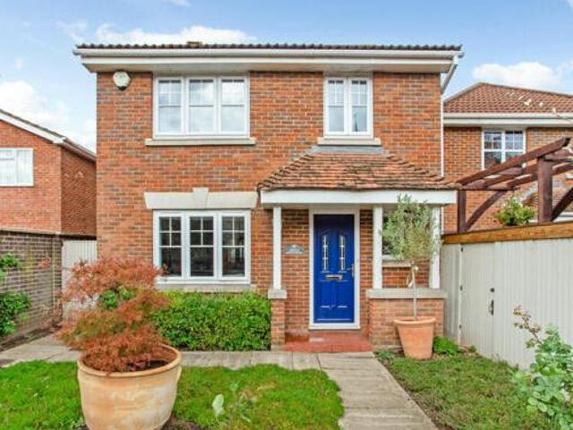 4 Bedroom Detached House For Sale In Farnham