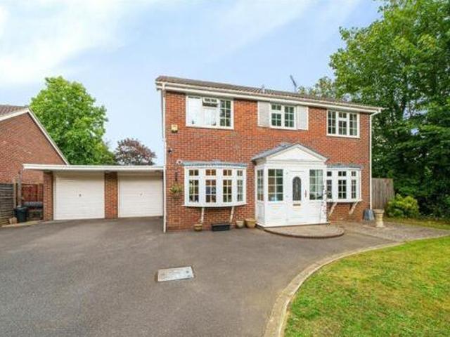 4 Bedroom Detached House For Sale In Farnham
