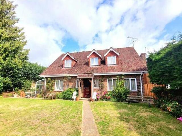 4 Bedroom Detached House For Sale In Farnham