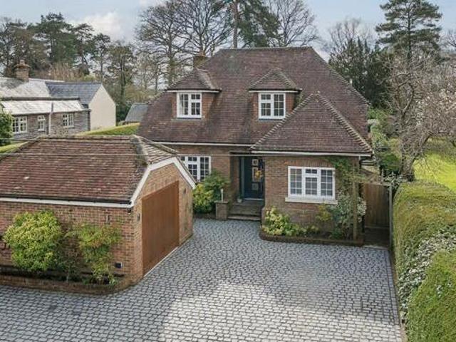 4 Bedroom Detached House For Sale In Farnham