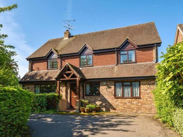 4 Bedroom Detached House For Sale In Farnham, Hampshire
