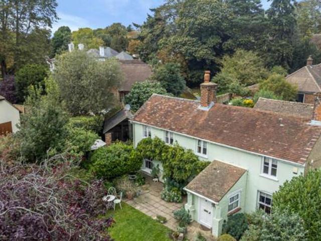 4 Bedroom Detached House For Sale In Farnham, Surrey